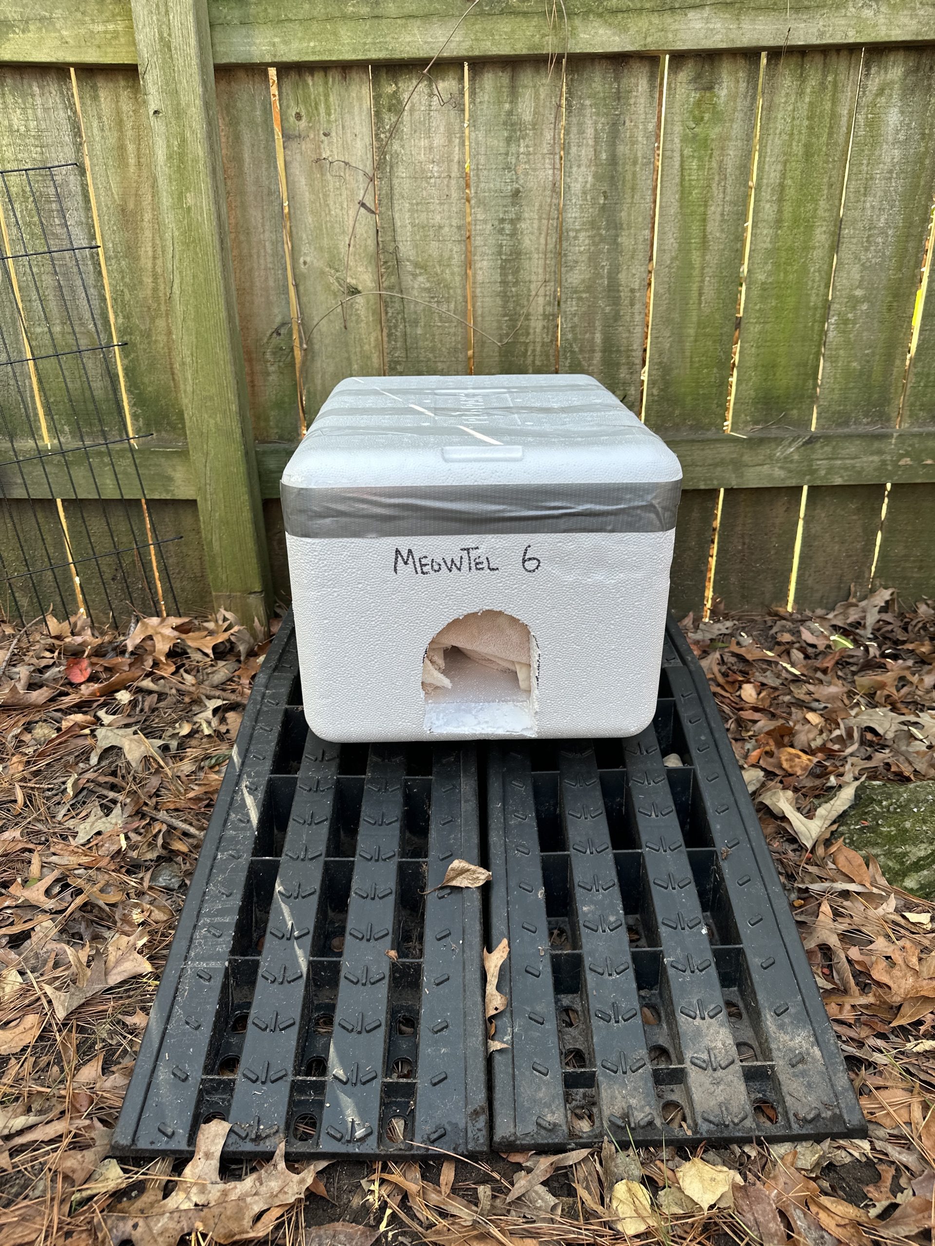 How to Make a Winter Cat Shelter